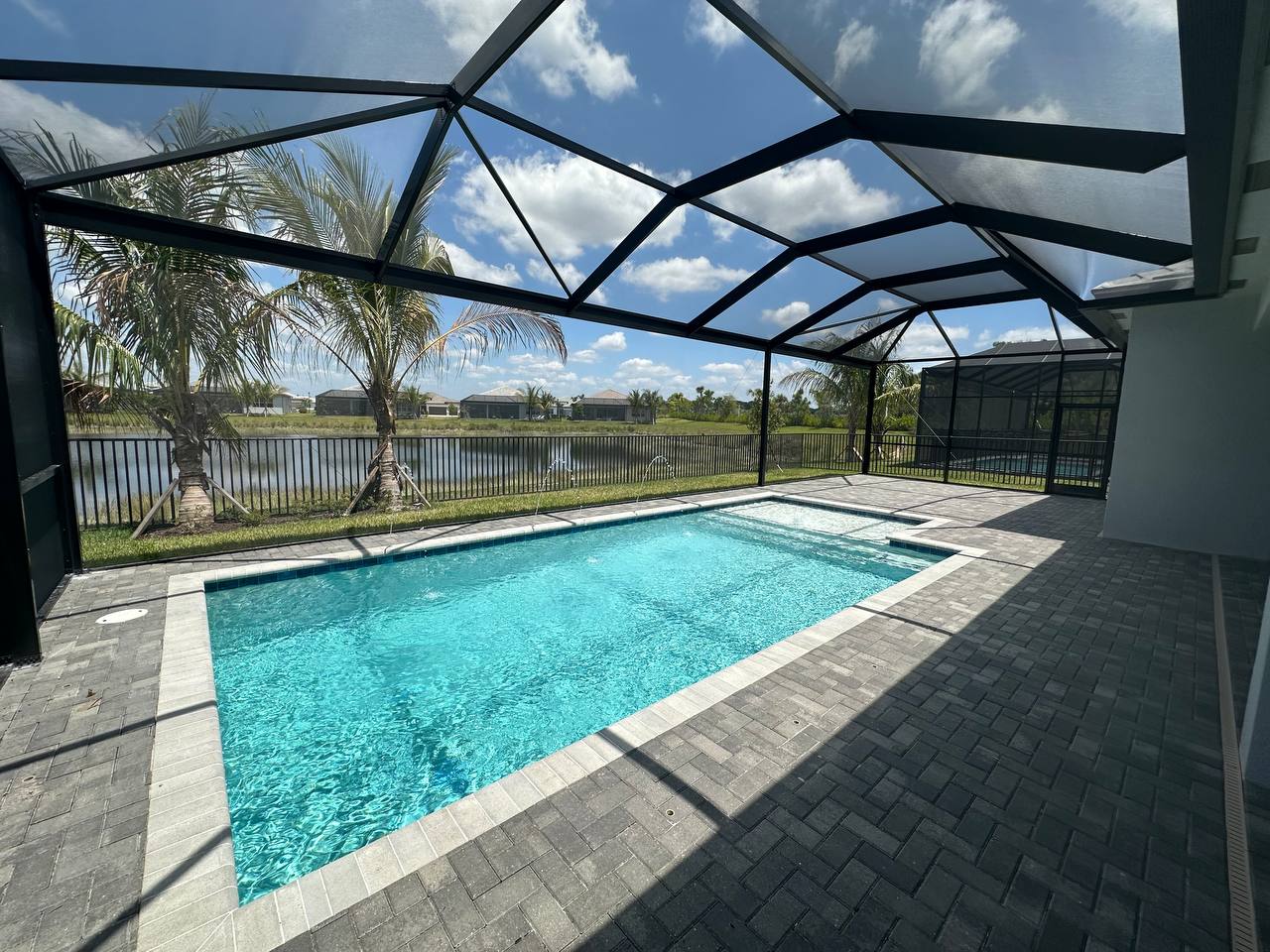 Step-by-Step Screen Enclosure Installation Process in Florida